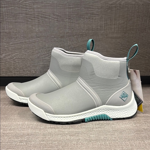 Muck | Shoes | Womens Muck Outscape Chelsea Boot Frostgray Size 5 ...